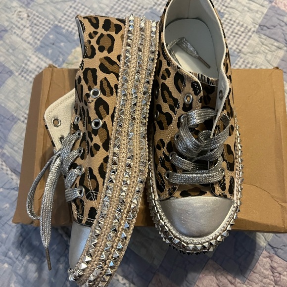 conv | Shoes | Animal Cheetah Leopard Print Converse Style But Not ...